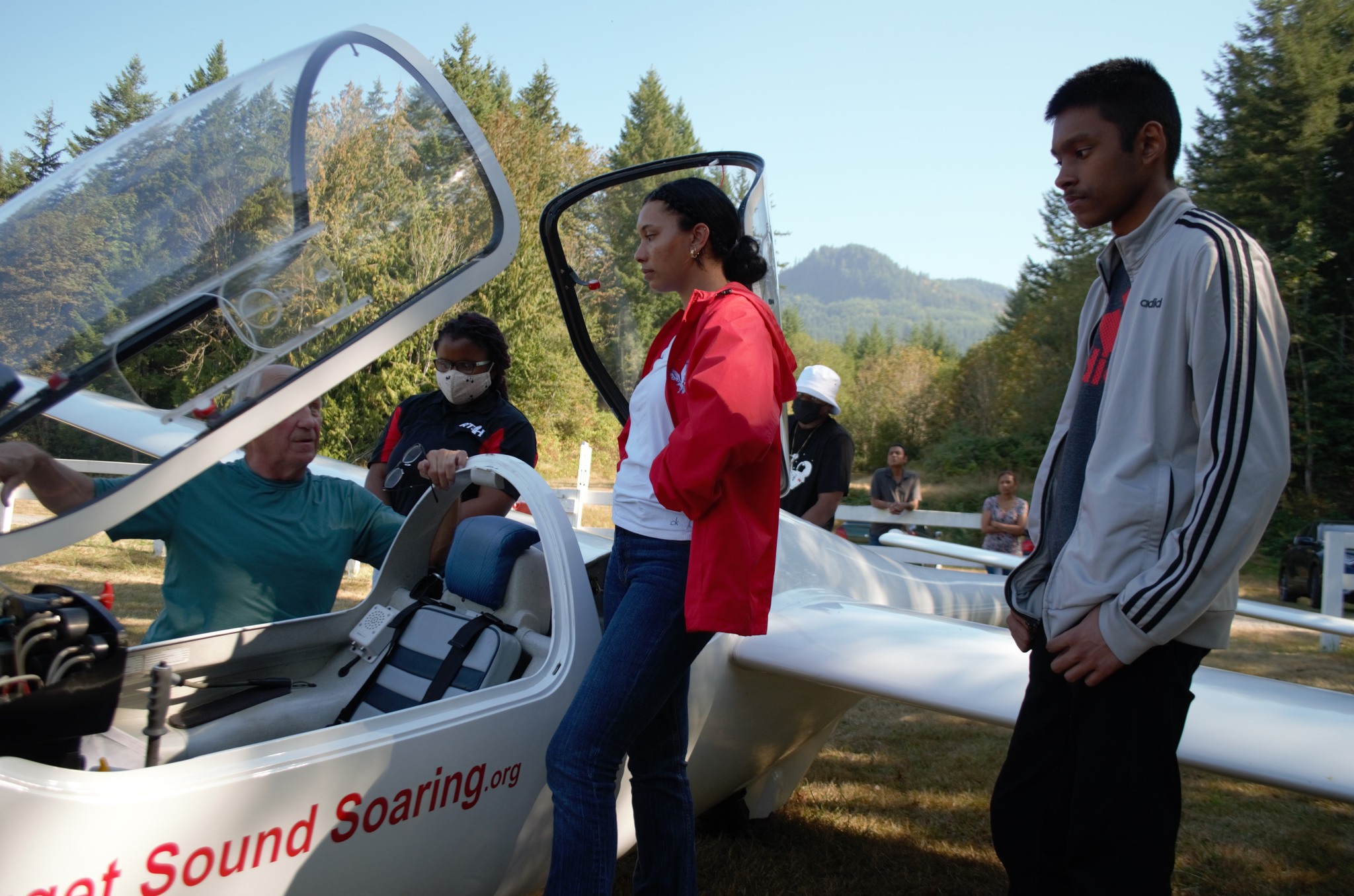 Red-Tailed Hawks Go Soaring! | Red Tailed Hawks Flying Club | Mukilteo ...